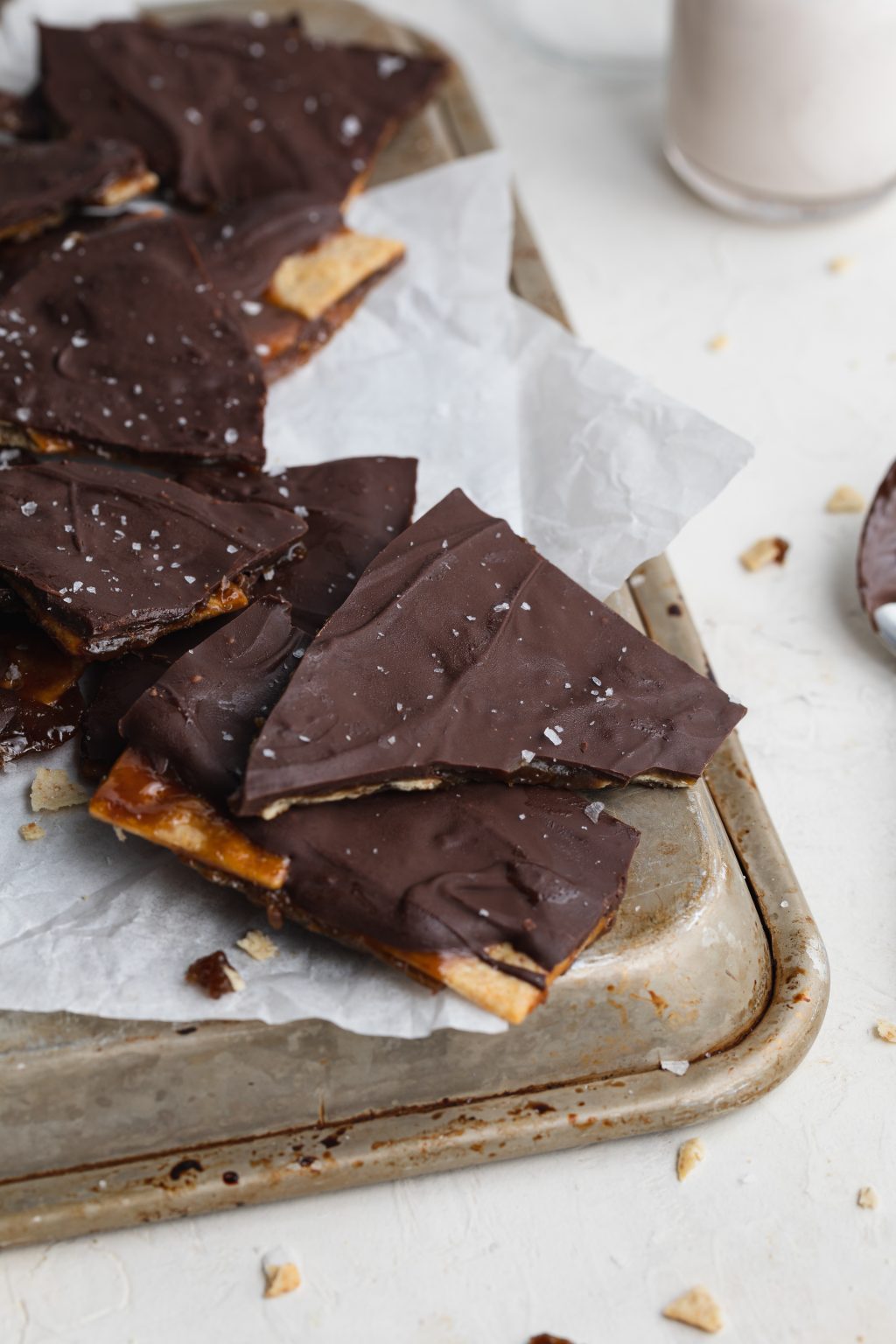 5-Ingredient Christmas Crack Recipe (Saltine Chocolate Toffee Bark)