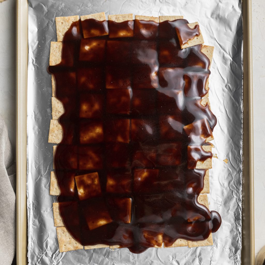 5-Ingredient Christmas Crack Recipe (Saltine Chocolate Toffee Bark)