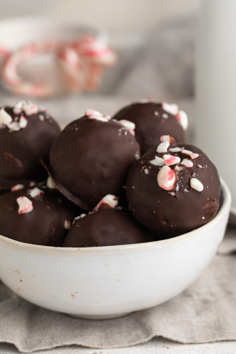 5-Ingredient Chocolate Peppermint Protein Balls
